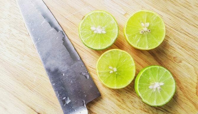 How to Juice a Lemon Without a Juicer: 7 Surprising Ways