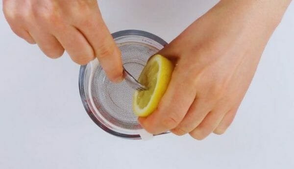 How to Juice a Lemon Without a Juicer: 7 Surprising Ways