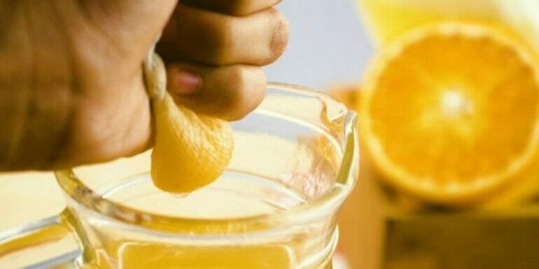 How to Strain Juice Without a Strainer? Squeeze Every Drop | JucesIP